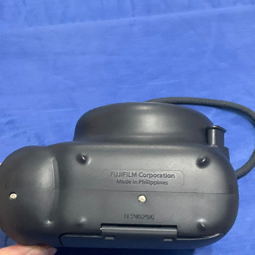 Instax Mini 11-Black, Photography, Cameras on Carousell