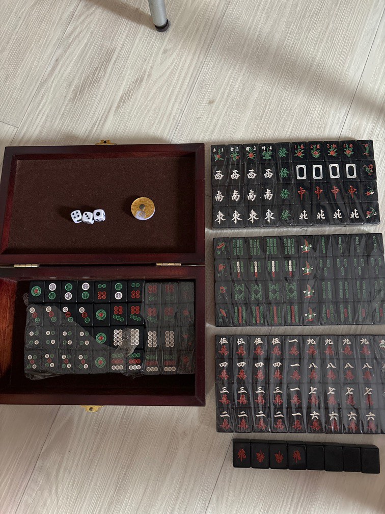 Mini portable mahjong set, Hobbies & Toys, Toys & Games on Carousell