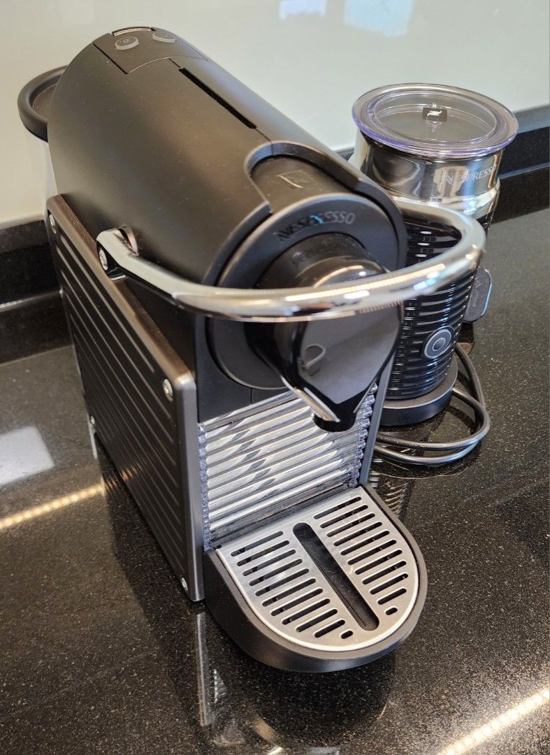 Nespresso Pixie Coffee Machine and Milk Frother, TV & Home Appliances ...