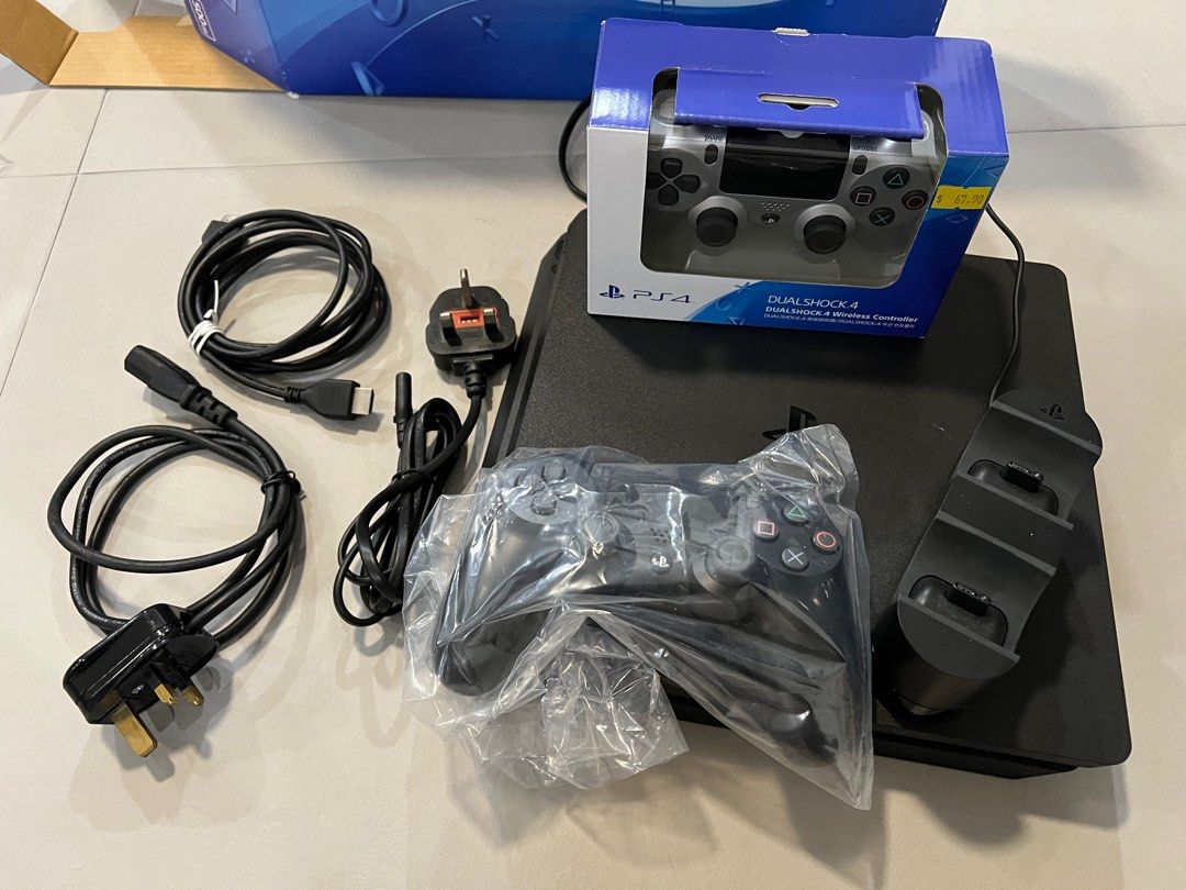 PlayStation 4 (2 controllers), Video Gaming, Video Game Consoles ...