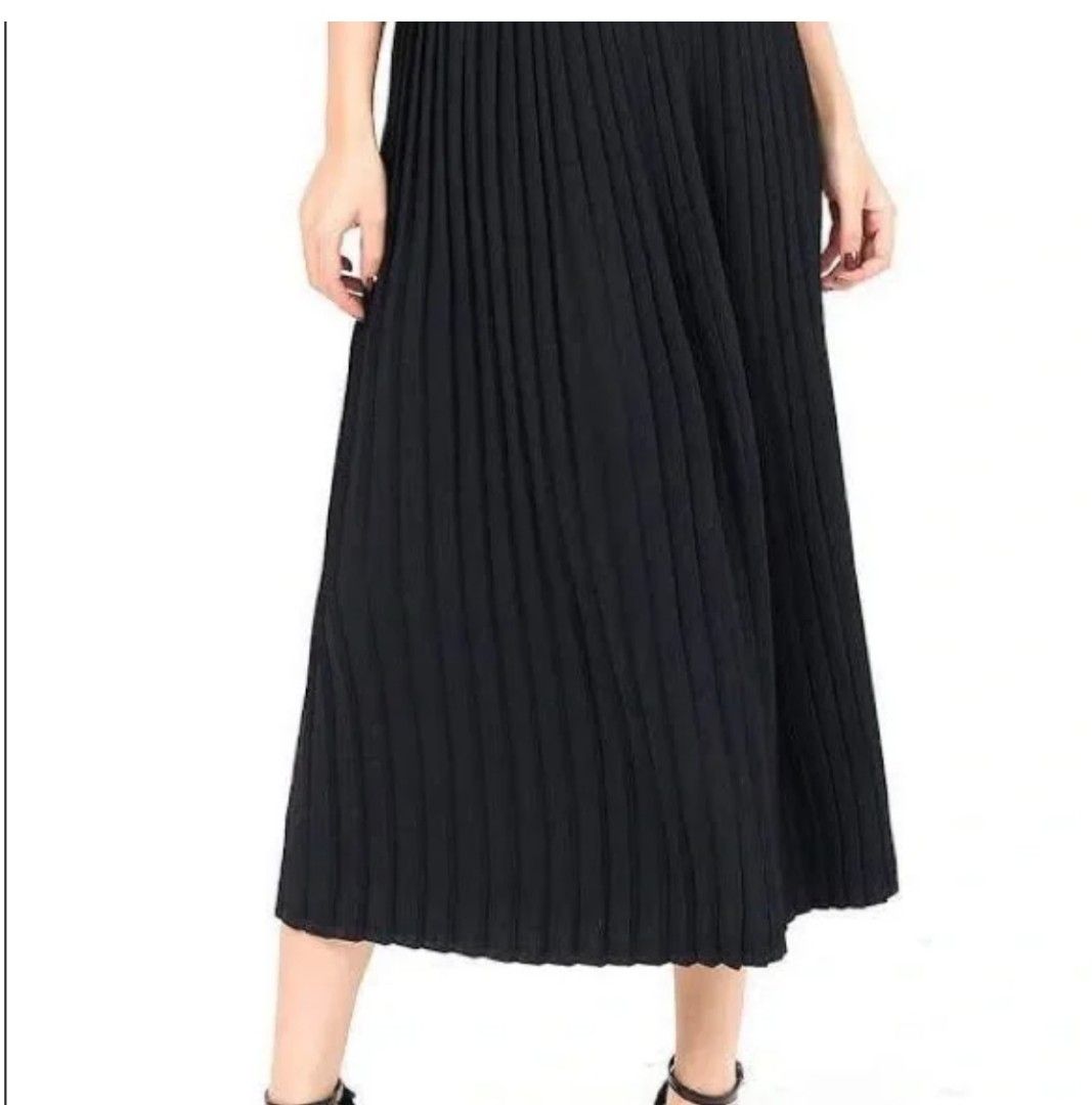 Preloved Rok Plisket Hitam by Uniqlo, Fesyen Wanita, Pakaian Wanita ...