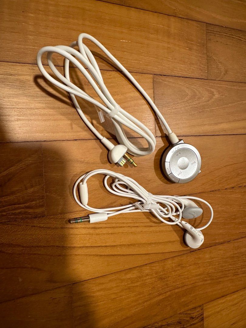 PSP-120 earpiece and control, Video Gaming, Video Game Consoles ...