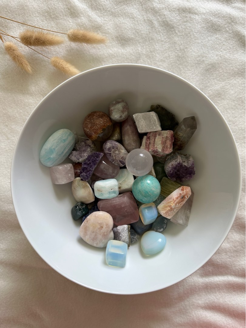 Crystal scoop - tumbles / raws / mini spheres / mini carvings / free forms / mini clusters ...