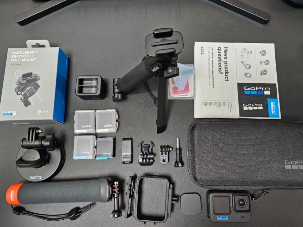 Rental of Gopro Hero 10 black full set (extra batteries, selfie stick ...