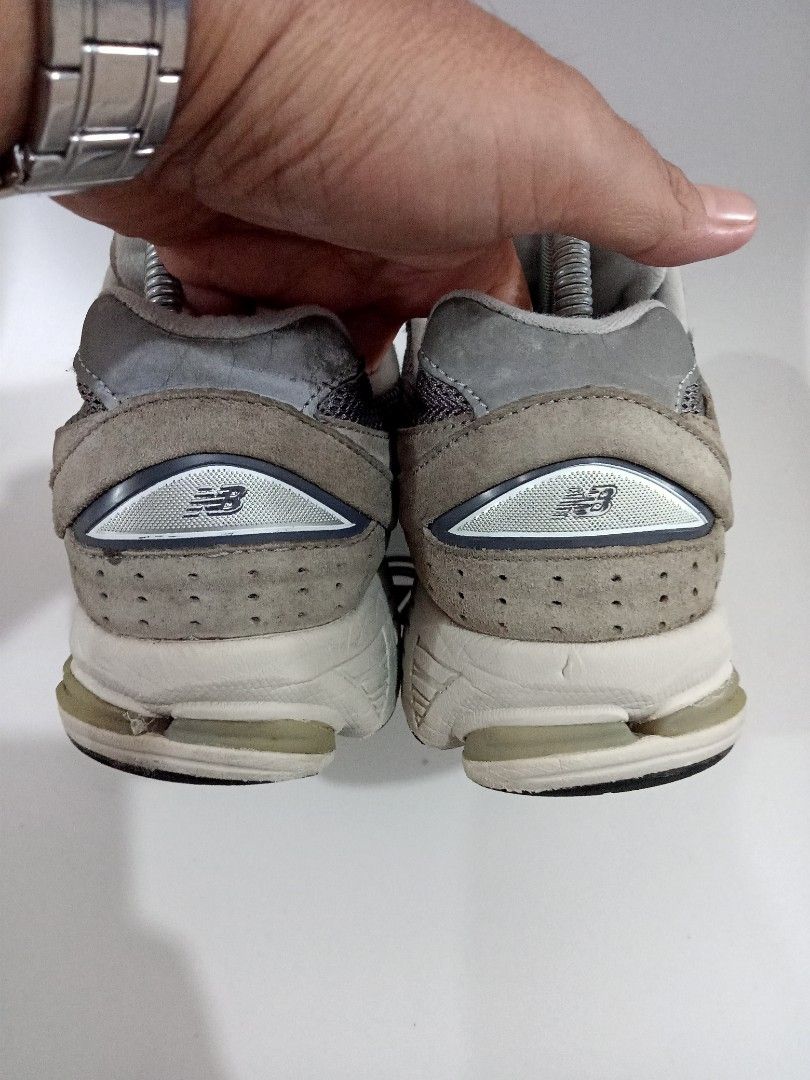 Sepatu New balance 2002r, Fesyen Pria, Sepatu , Sneakers di Carousell