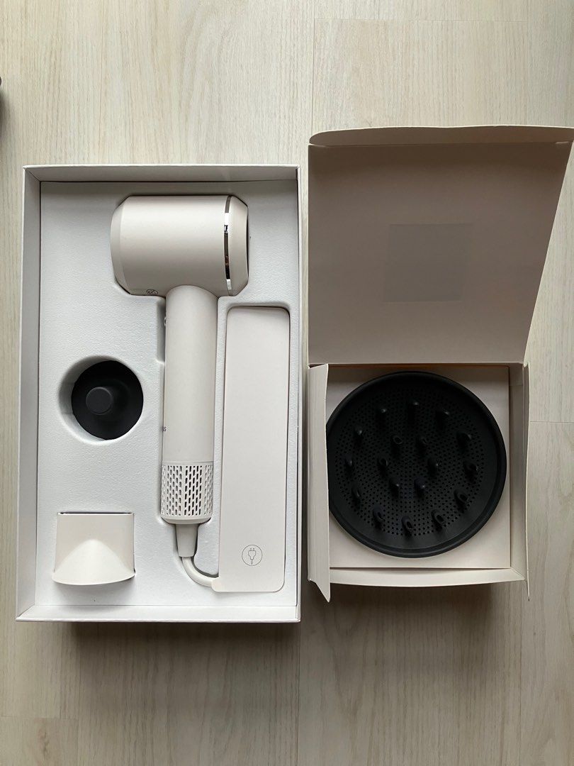 Simplus Hair Dryer, Beauty & Personal Care, Hair on Carousell