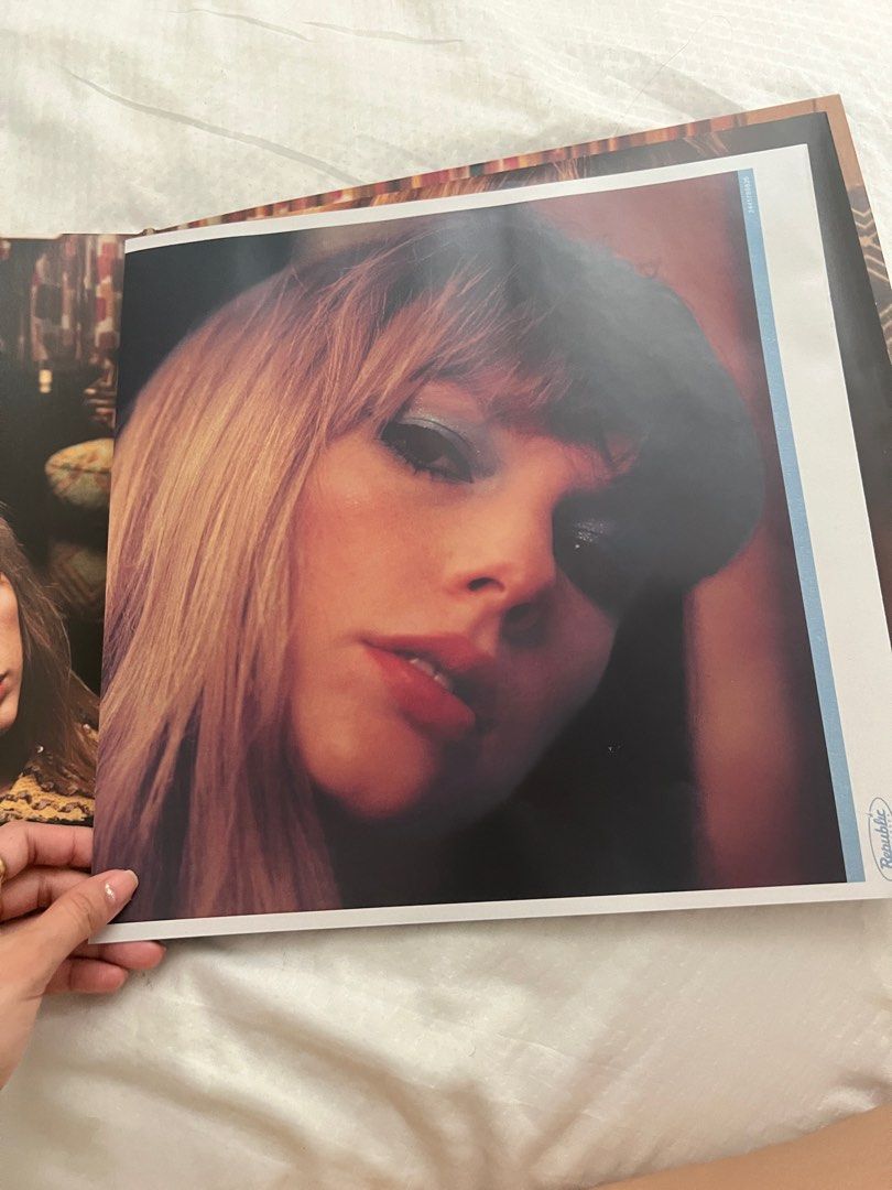 Taylor swift midnight vinyl, Audio, Other Audio Equipment on Carousell