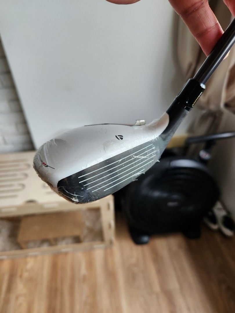 Taylormade Rescue 4, Sports Equipment, Sports & Games, Golf on Carousell