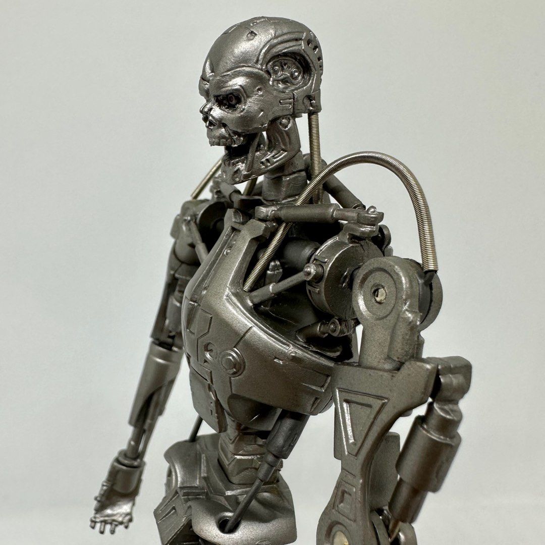 Terminator 2 1/12 Scale T-800 Endoskeleton With Fire Arms by Aoshima ...