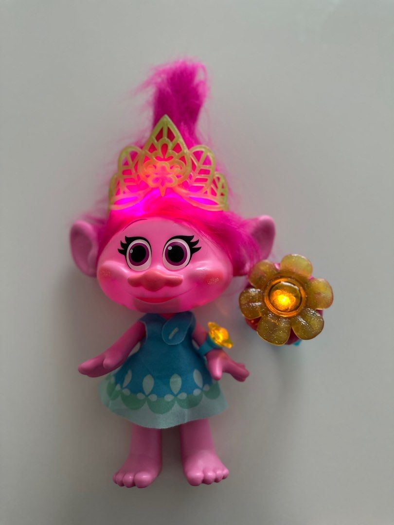 Trolls Queen Poppy, Hobbies & Toys, Toys & Games on Carousell
