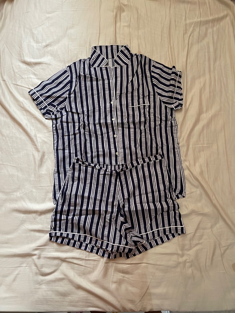 Uniqlo Lounge Set, Women's Fashion, Undergarments & Loungewear on Carousell