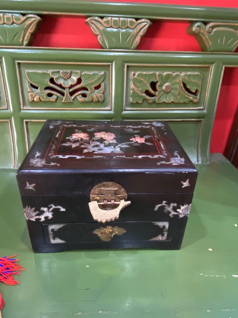 Vintage rmop jewelry box, Hobbies & Toys, Memorabilia & Collectibles ...