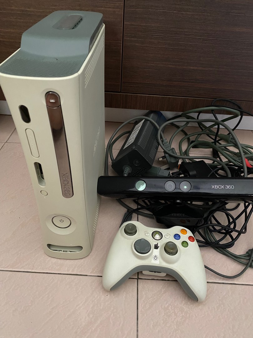 Xbox 360 (with Kinect and Controller) 60GB HDD, Video Gaming, Video ...