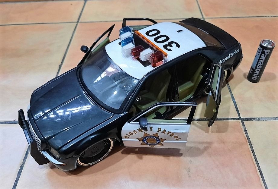 300C CHRYSLER PATROL CAR - Jada 1:24 Scale Dub City Heat Series ...