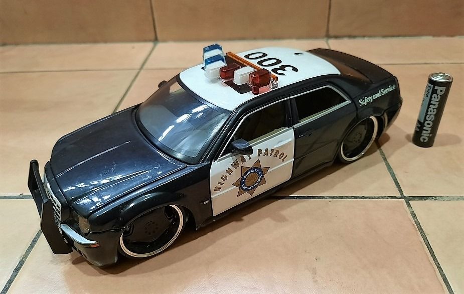 300C CHRYSLER PATROL CAR - Jada 1:24 Scale Dub City Heat Series ...