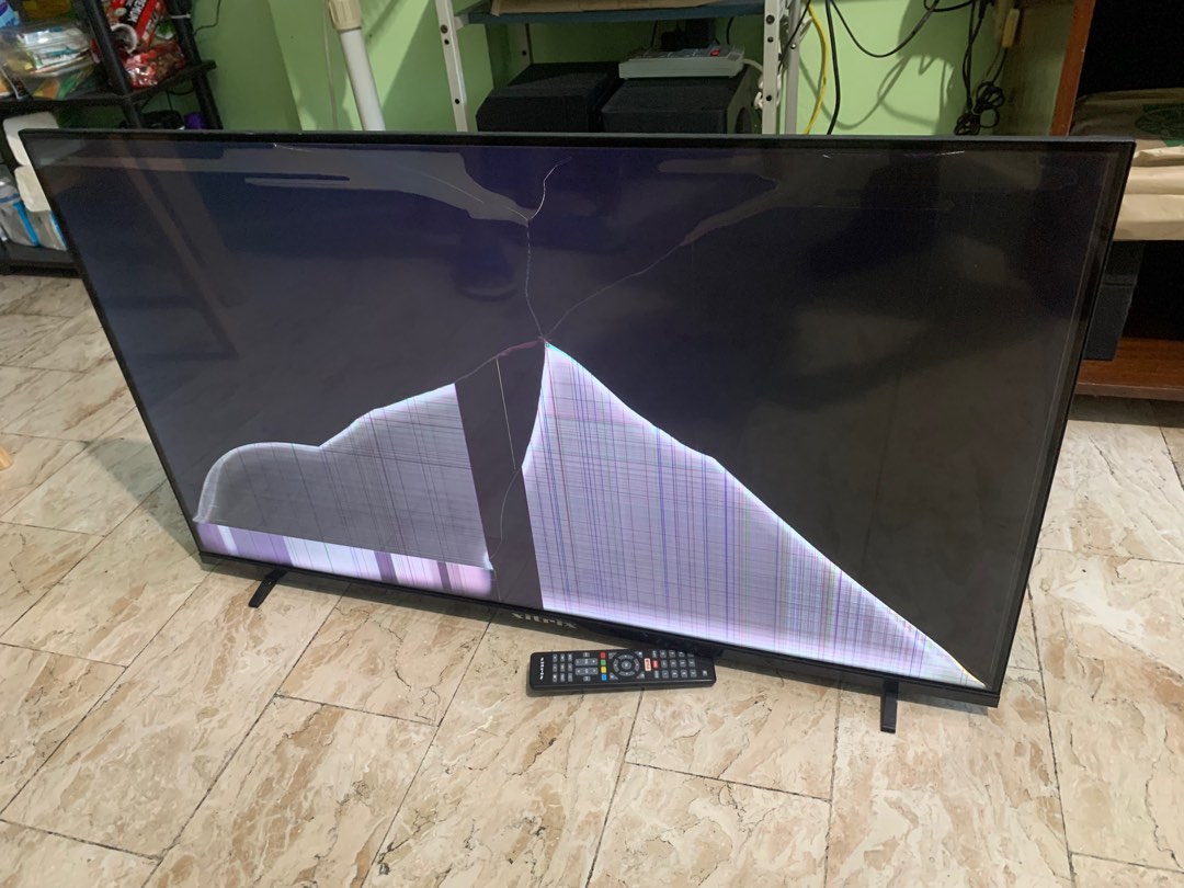 43 inch TV (damaged screen), TV & Home Appliances, TV & Entertainment ...