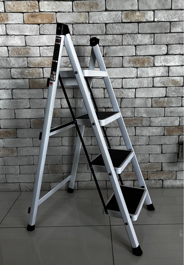 4-step like-new ladder, Furniture & Home Living, Home Improvement ...