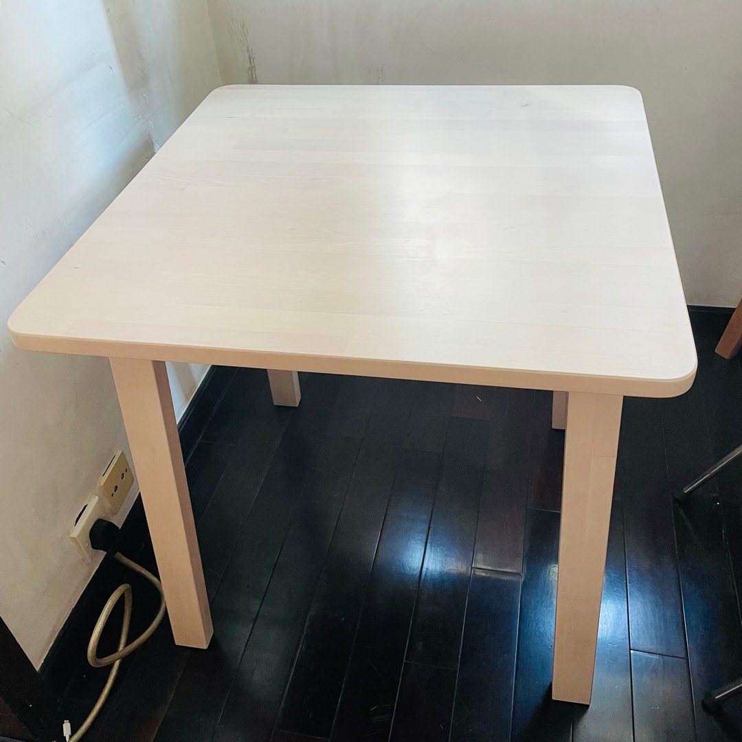 8成新 * IKEA RONNINGE 樺木餐枱 * Size: 74 x 74 x 74 cm * 有正常使用痕跡 * 請上門自取, 會先拆 ...