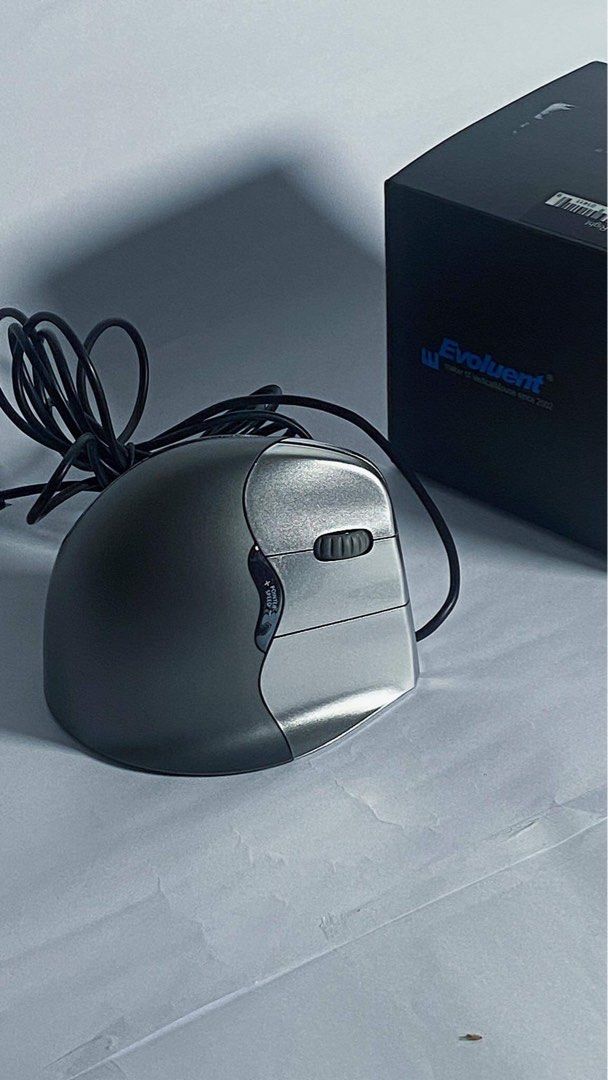 Brand New Ergonomic Mouse with Freebie, Computers & Tech, Parts ...
