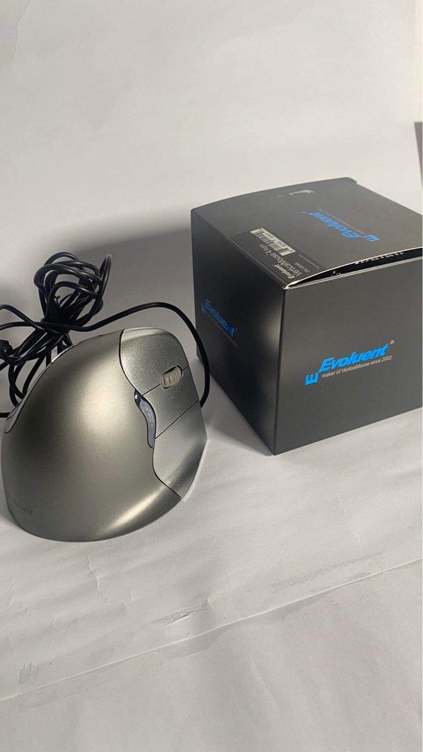 Brand New Ergonomic Mouse with Freebie, Computers & Tech, Parts ...