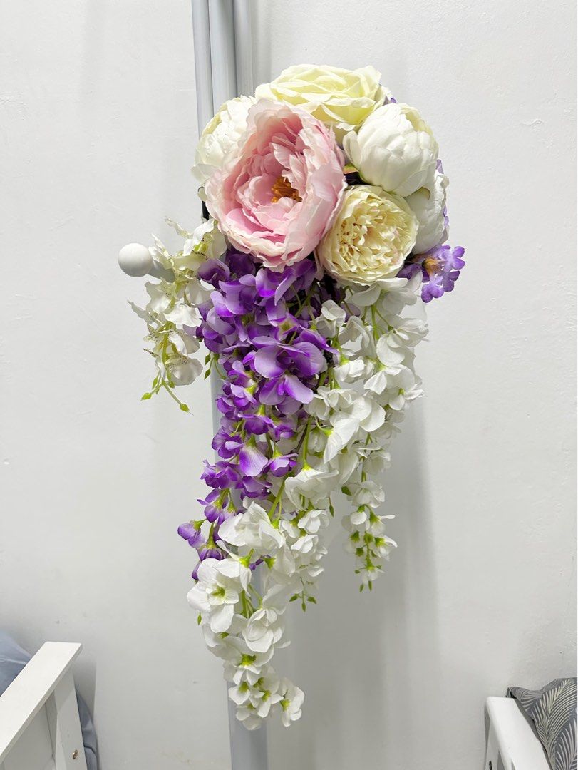 Bunga Tangan Cascading Hand bouquet Artificial Flower, Women's Fashion ...
