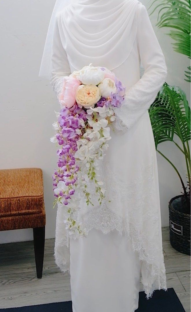 Bunga Tangan Cascading Hand bouquet Artificial Flower, Women's Fashion ...