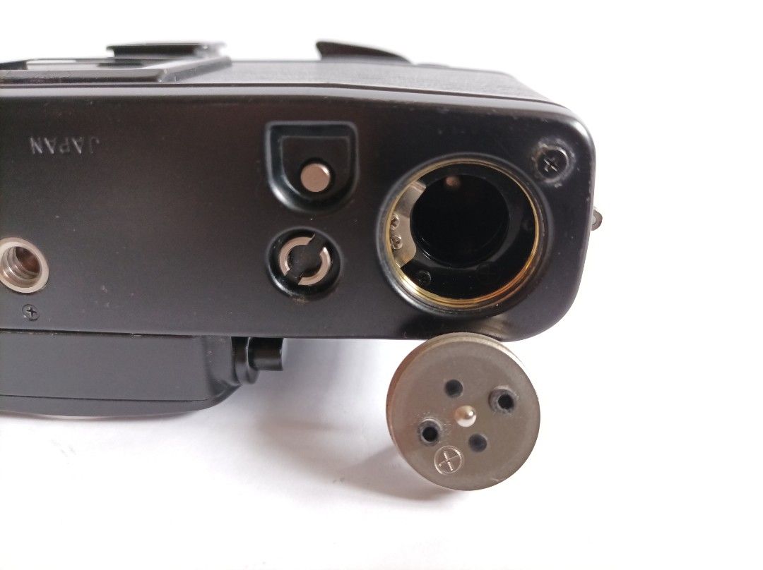 Contax RTS II, ii, 2 focusing screen, film door, battery compartment ...