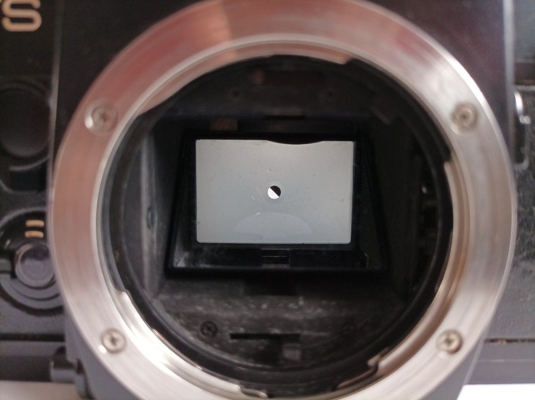 Contax RTS II, ii, 2 focusing screen, film door, battery compartment ...