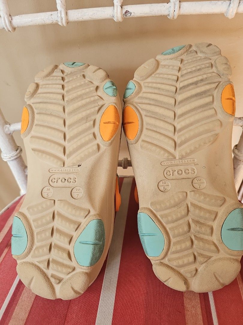 Crocs beige, Women's Fashion, Footwear, Slippers and slides on Carousell