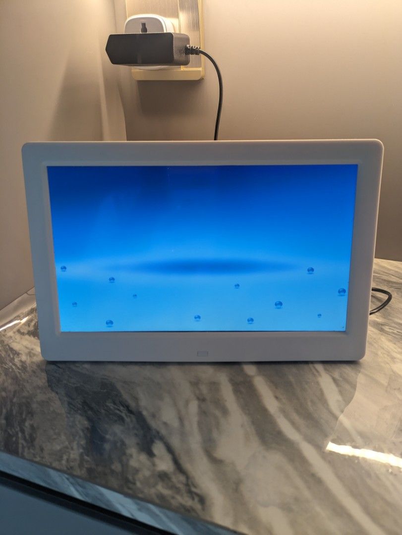 Digital Photo Frame, Computers & Tech, Desktops on Carousell