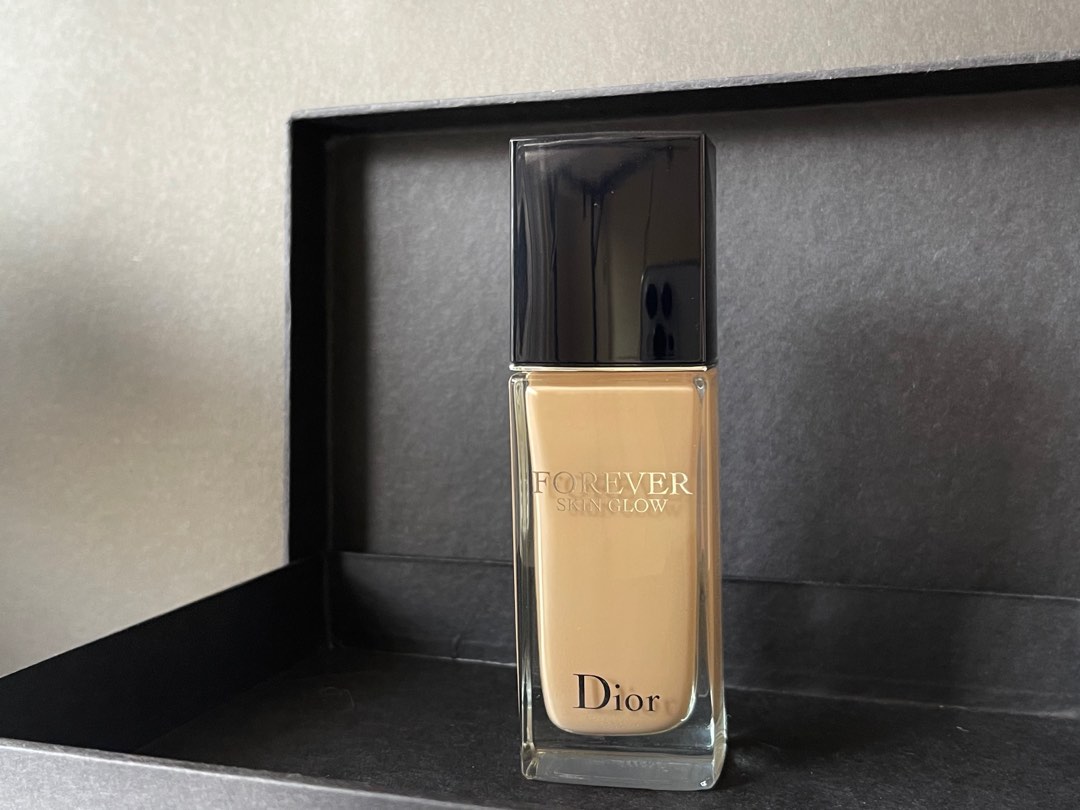 Dior Forever Skin Glow Foundation in 1N, Beauty & Personal Care, Face, Makeup on Carousell