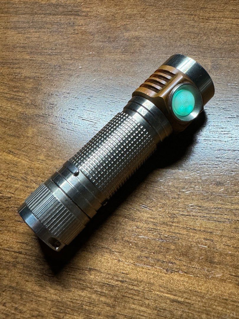 EMISAR D4V2 TI EDC FLASHLIGHT, Sports Equipment, Hiking & Camping on ...