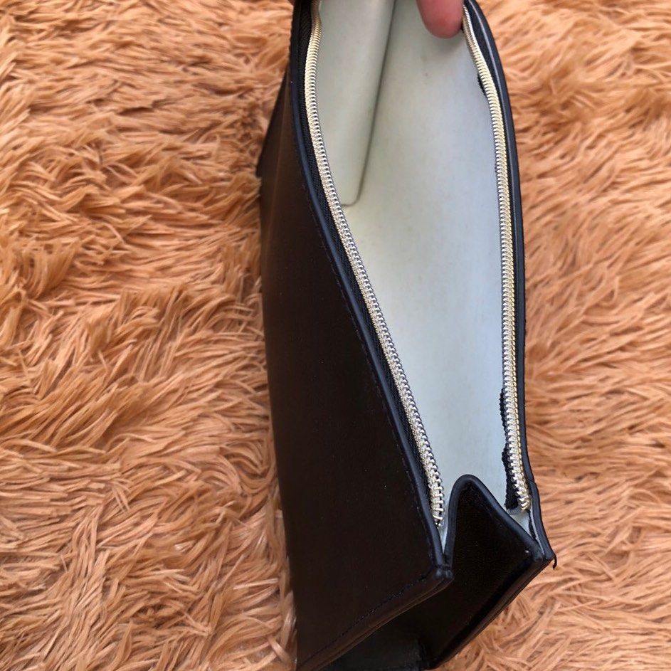 ESTEE LAUDER, Women's Fashion, Bags & Wallets, Purses & Pouches on ...