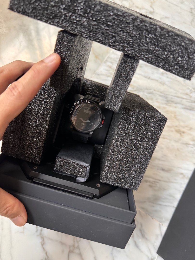 Fossil x The Batman Limited Edition Watch, Men's Fashion, Watches ...