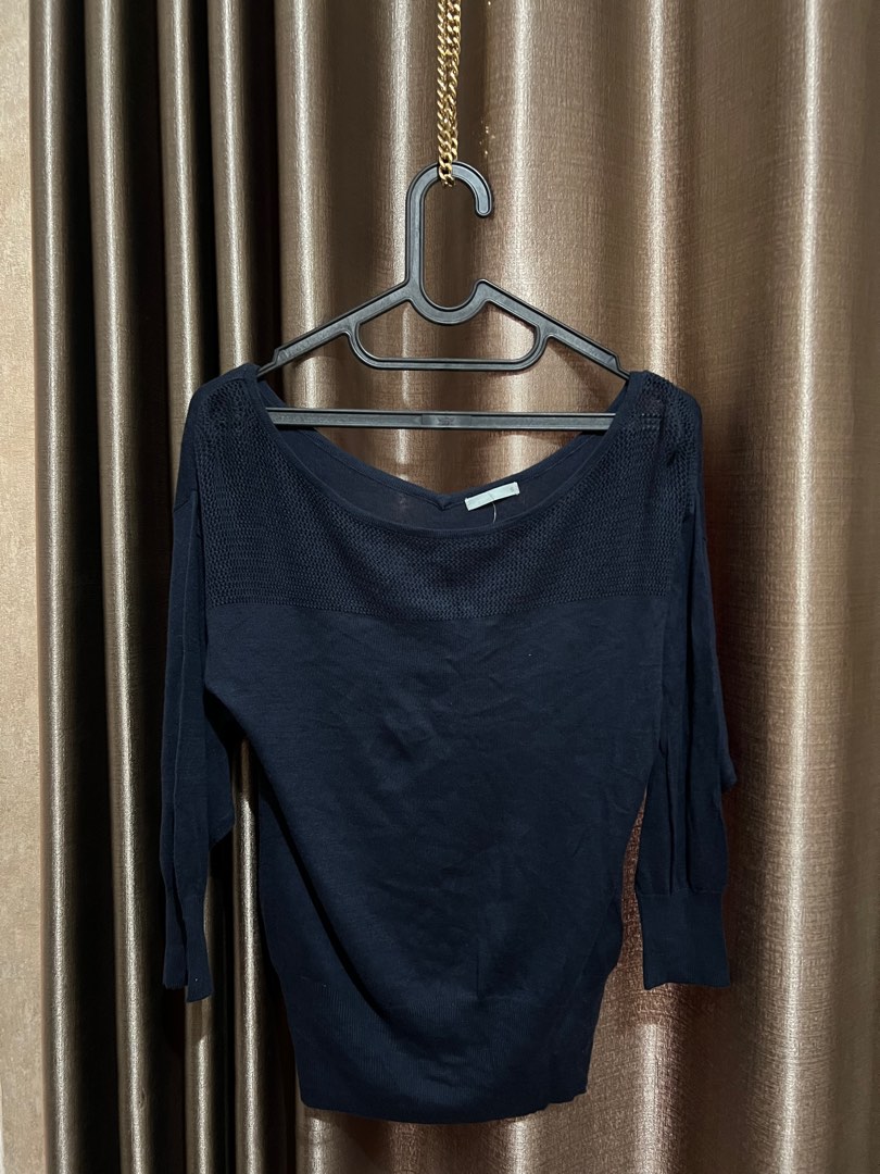 GU Uniqlo knit sweater blouse, Fesyen Wanita, Pakaian Wanita, Baju Luaran di Carousell