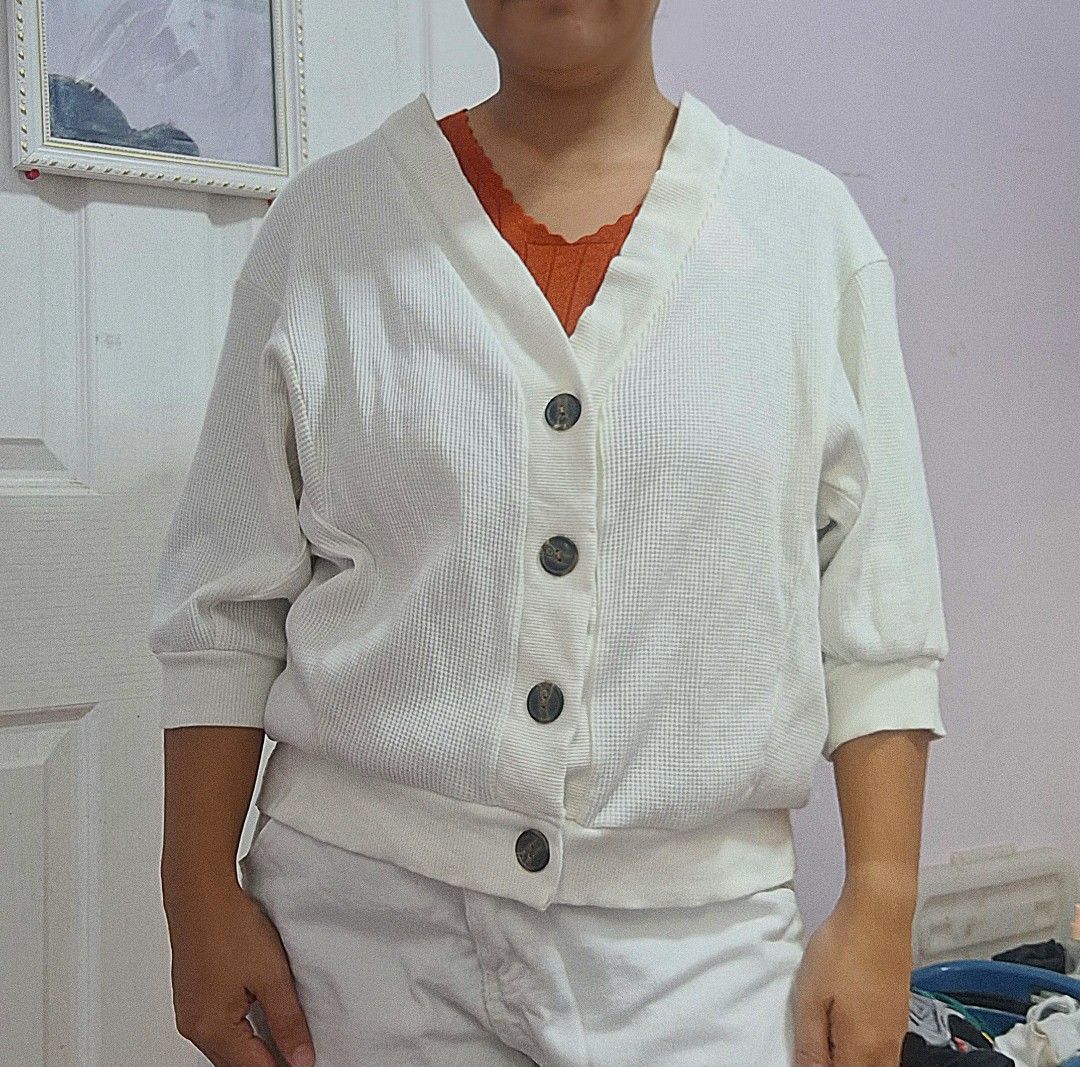 GU white cardigan, Women's Fashion, Tops, Blouses on Carousell