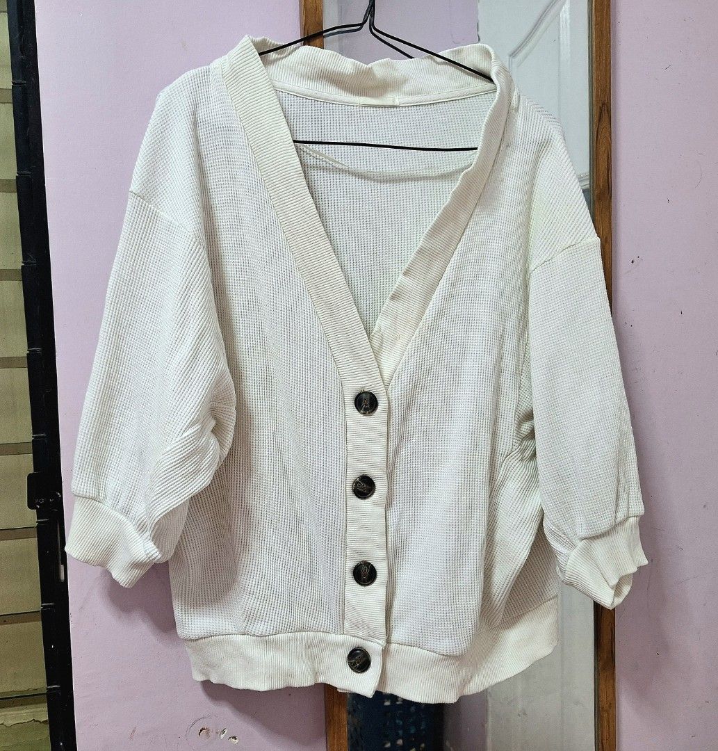 GU white cardigan, Women's Fashion, Tops, Blouses on Carousell