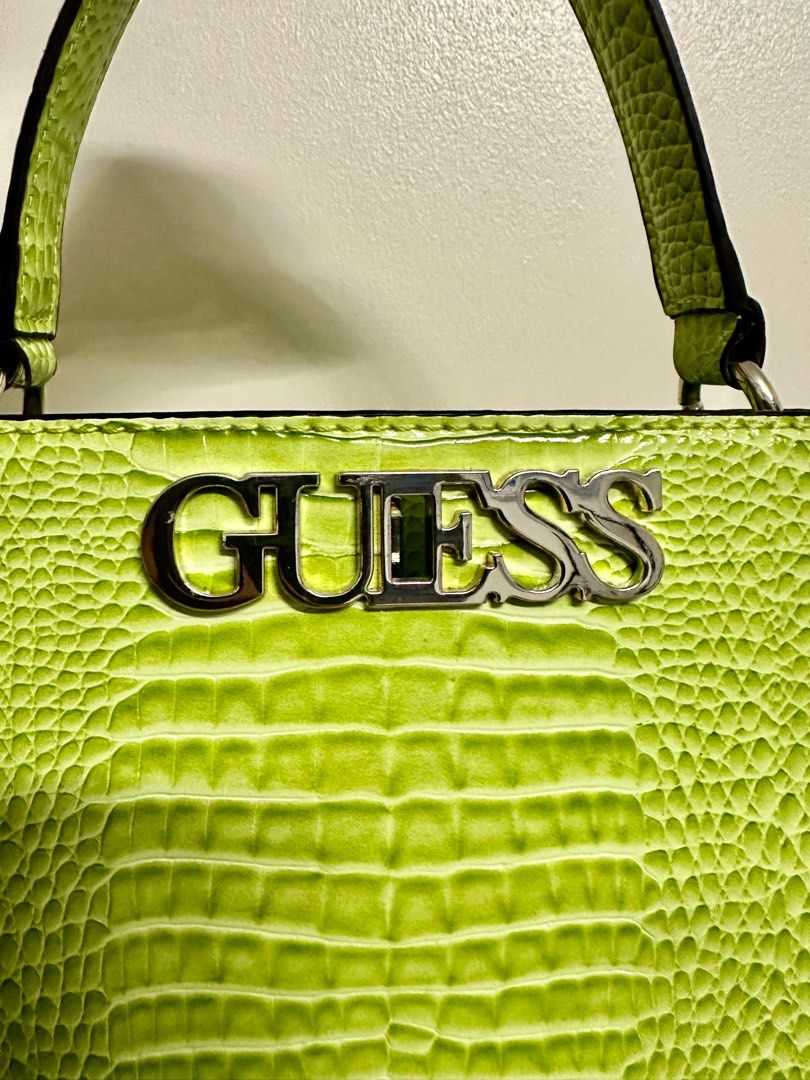 Guess Crossbody Bag, Women's Fashion, Bags & Wallets, Cross-body Bags ...