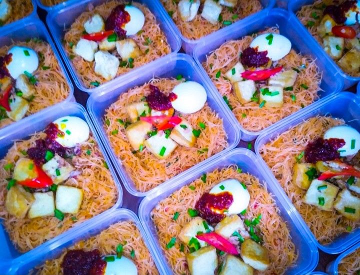 Halal catering Bento/container set, Food & Drinks, Local Eats on Carousell
