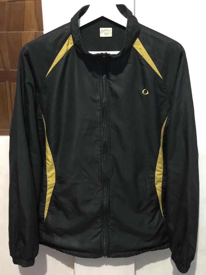 Ignio black windbreaker track jacket large, Men's Fashion, Coats, Jackets and Outerwear on Carousell