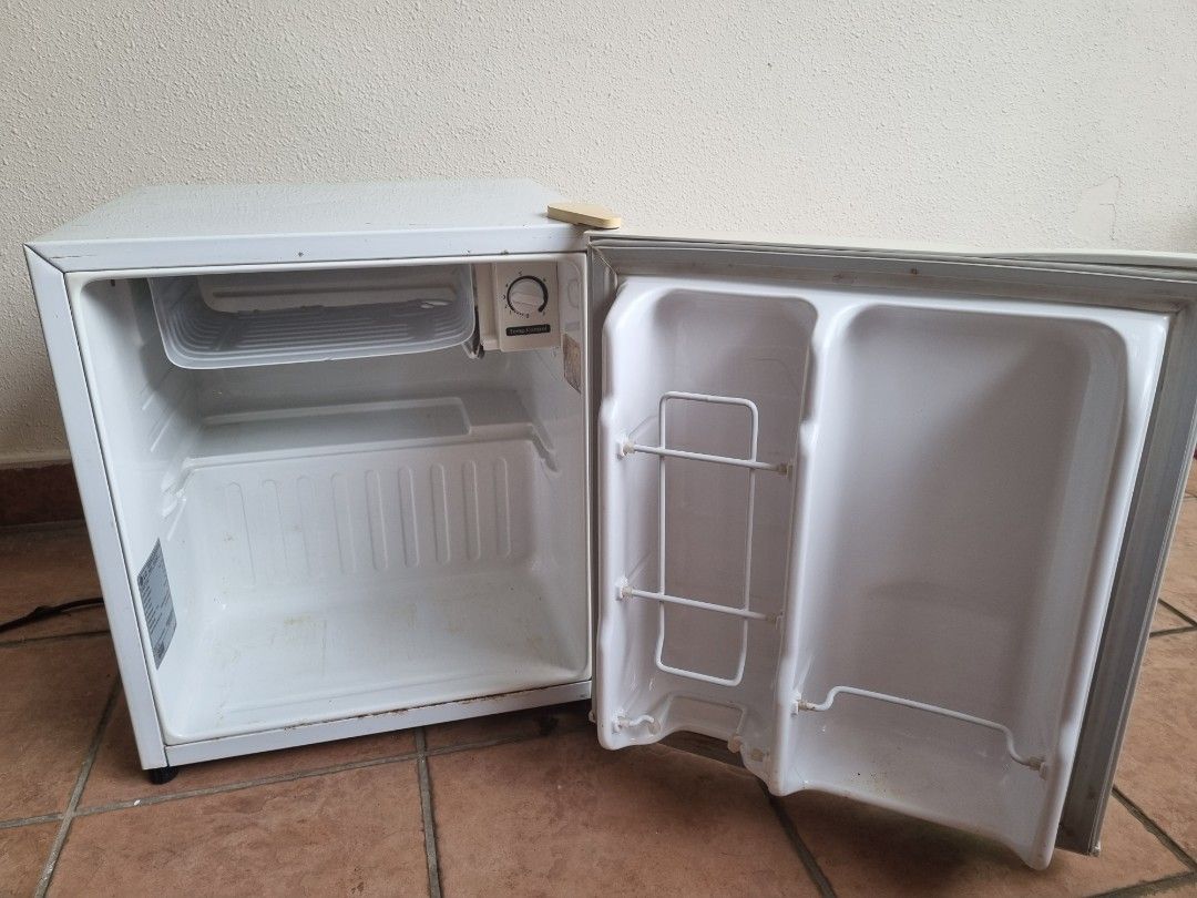 LG Mini Fridge 4 Tick, TV & Home Appliances, Kitchen Appliances ...