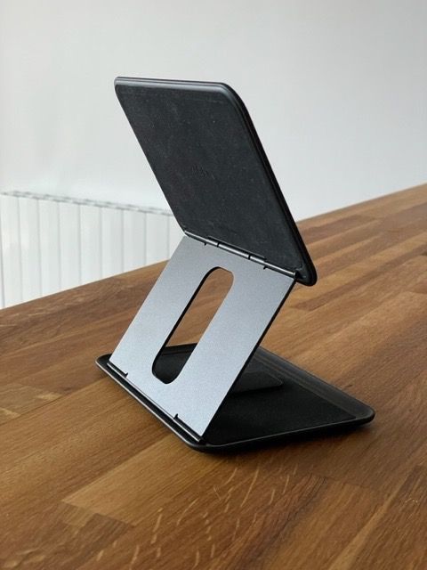 MOFT Snap Float Stand, Mobile Phones & Gadgets, Other Gadgets on Carousell