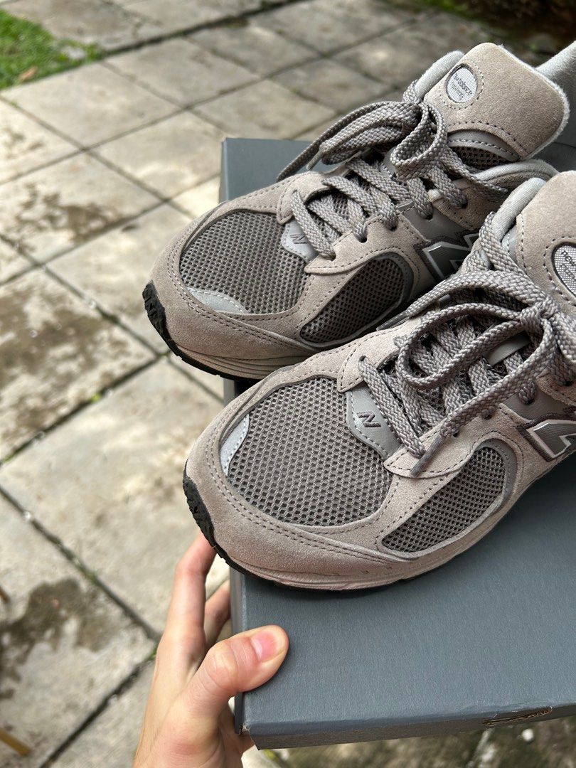 New Balance 2002r, Fesyen Wanita, Sepatu di Carousell