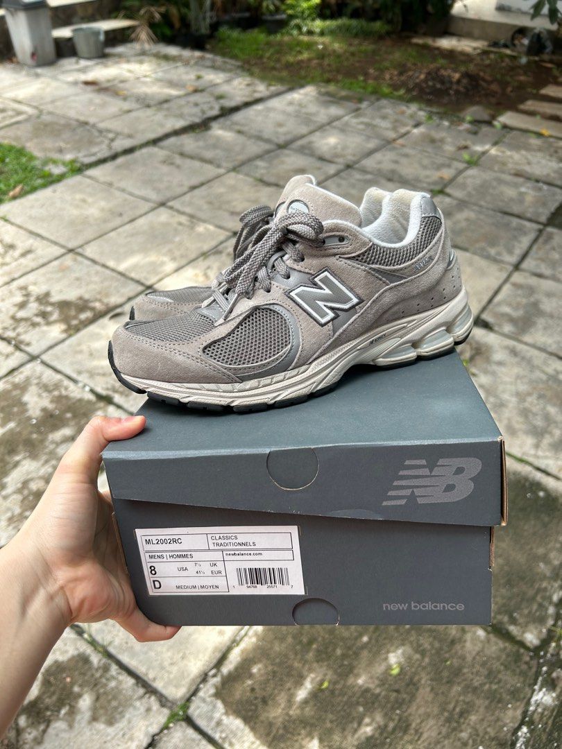 New Balance 2002r, Fesyen Wanita, Sepatu di Carousell