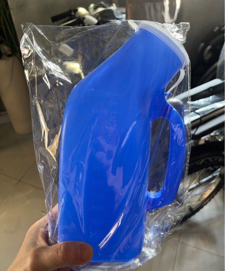 Portable Plastic Urinal Bottle With Cap 1200ml, Health & Nutrition ...