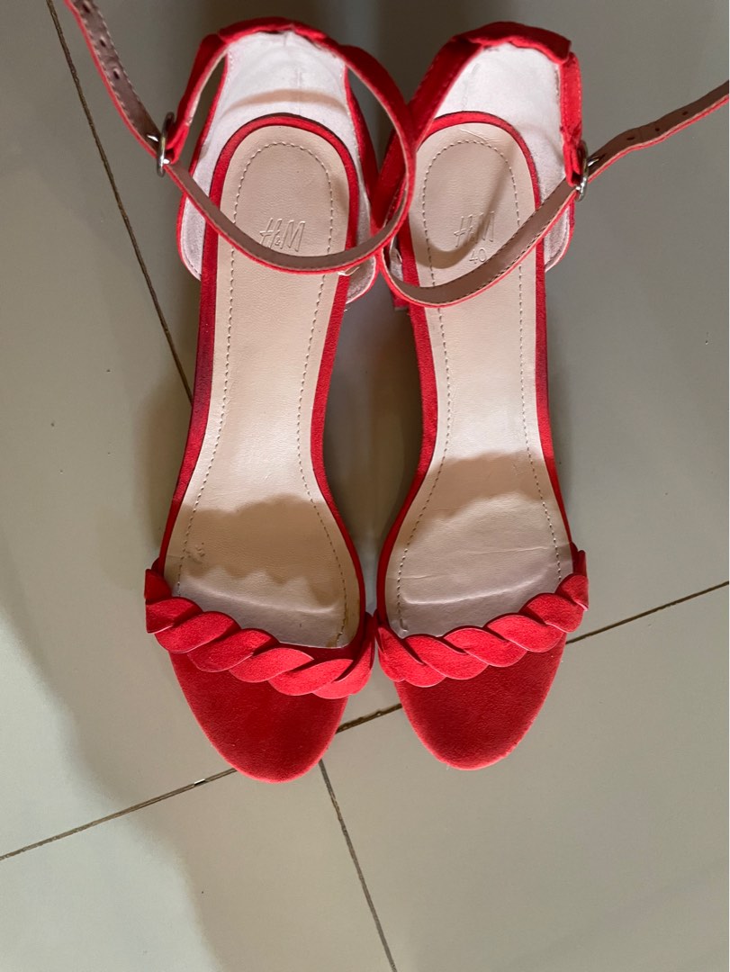 Red block heels from H&M, Women's Fashion, Footwear, Heels on Carousell