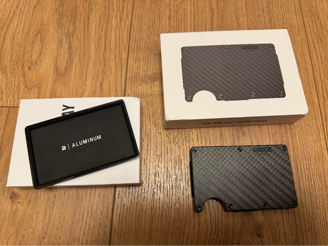 Ridge wallet carbon with coin tray, 男裝, 手錶及配件, 銀包、卡片套 - Carousell