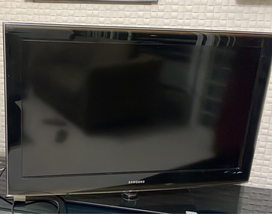 Samsung LCD TV 40 inch, TV & Home Appliances, TV & Entertainment, TV on ...