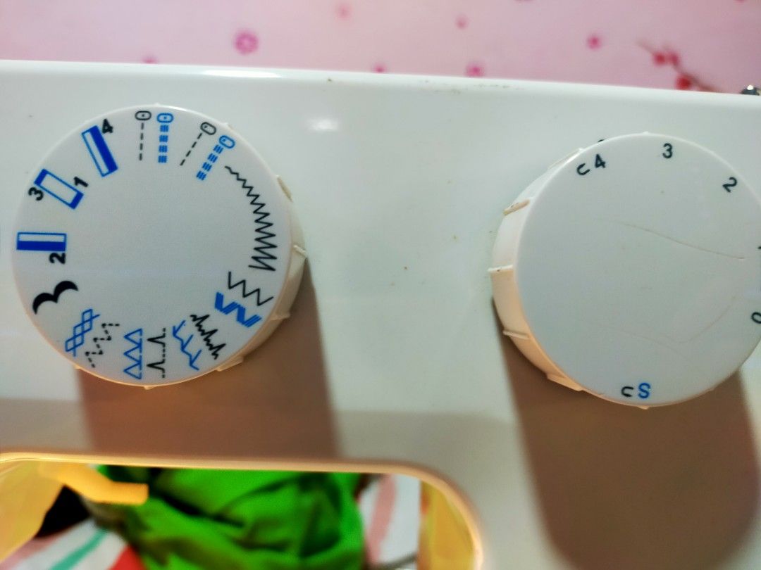 Singer Promise Sewing Machine w/Presser feet set, threads, and notions ...