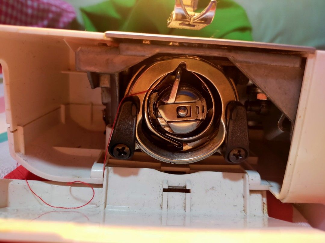 Singer Promise Sewing Machine w/Presser feet set, threads, and notions ...